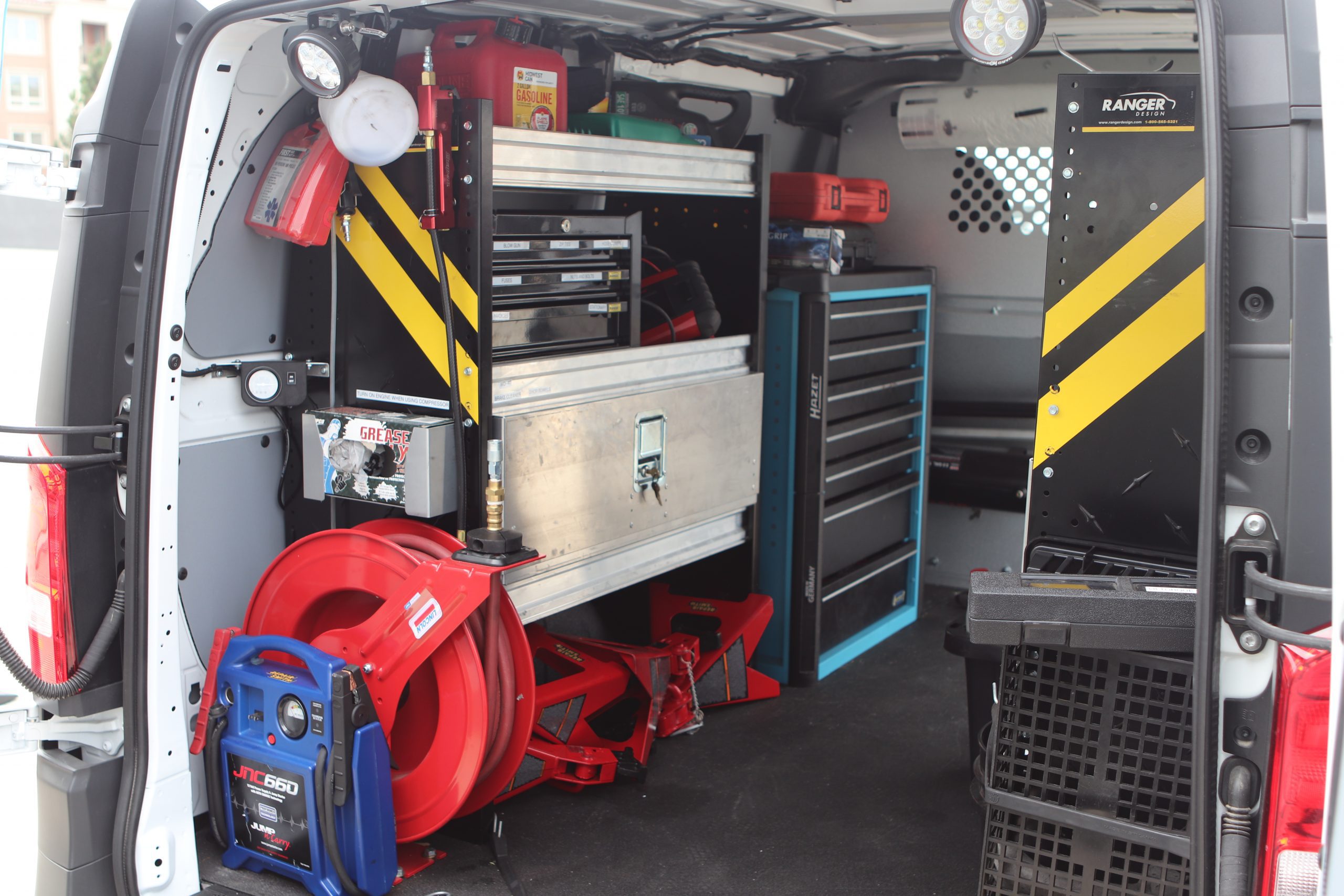Mobile mechanic store